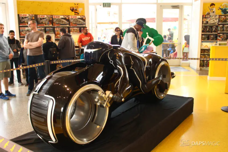 New TRON: Legacy Light Cycle Set Arrives at Downtown Disney LEGO Store ...