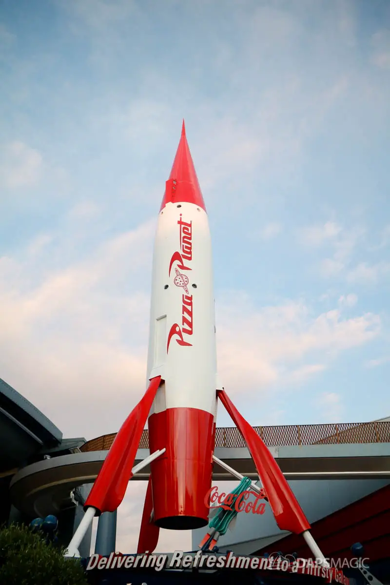 Alien Pizza Planet Revealed in Tomorrowland at Disneyland as ...