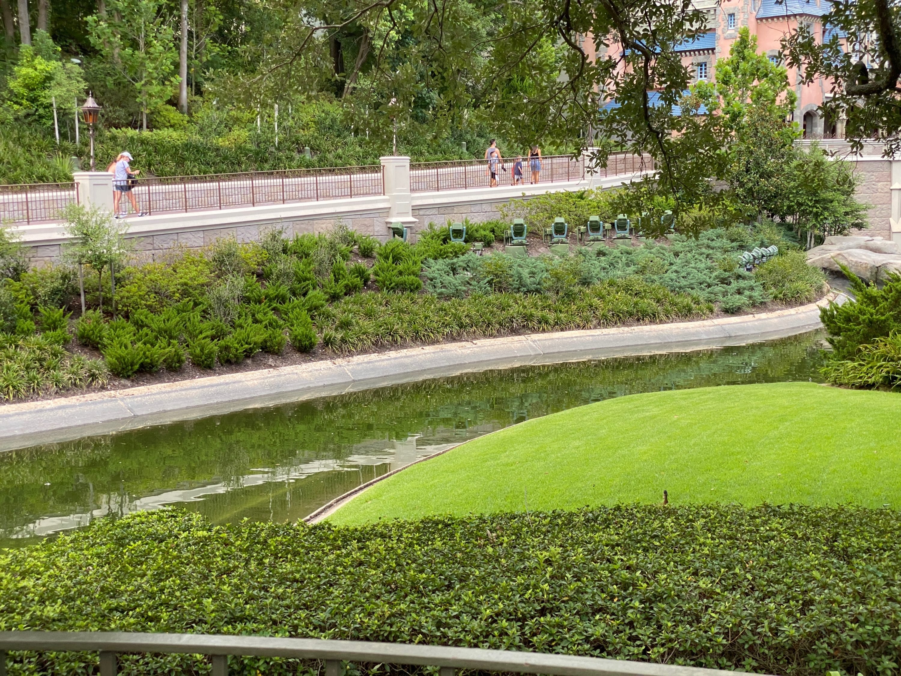 Cinderella Castle & Moat – Magic Kingdom – Walt Disney World Resort ...