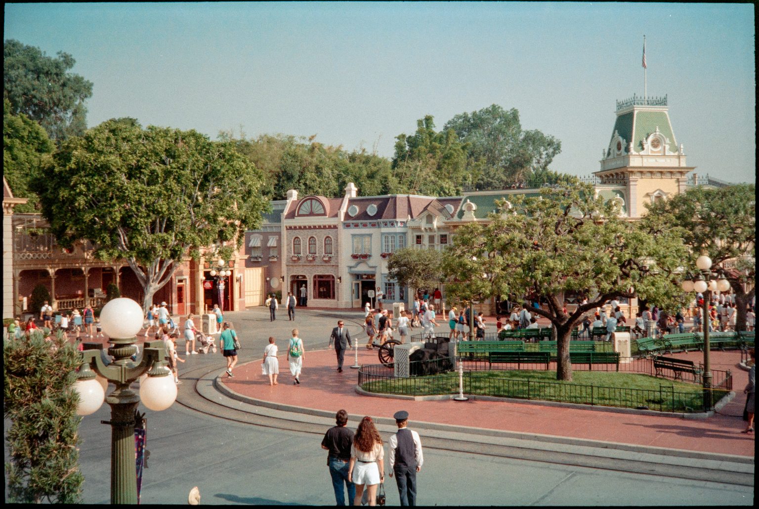 A Stroll Around the Park - 30 Years Ago at Disneyland