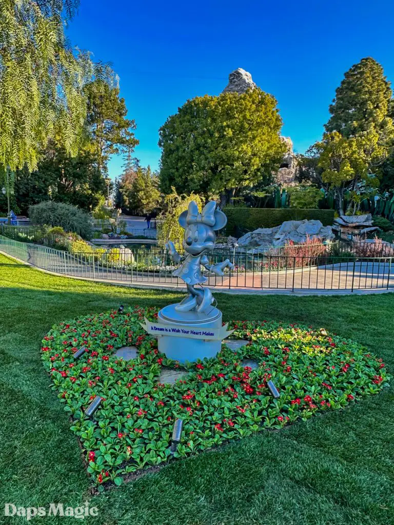 New Mickey Mouse and Minnie Mouse Statues Arrive As Castle Fountains ...