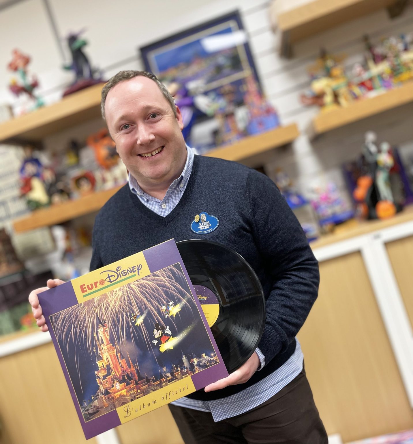 'Euro Disney L’Album Officiel' Released at Disneyland Paris