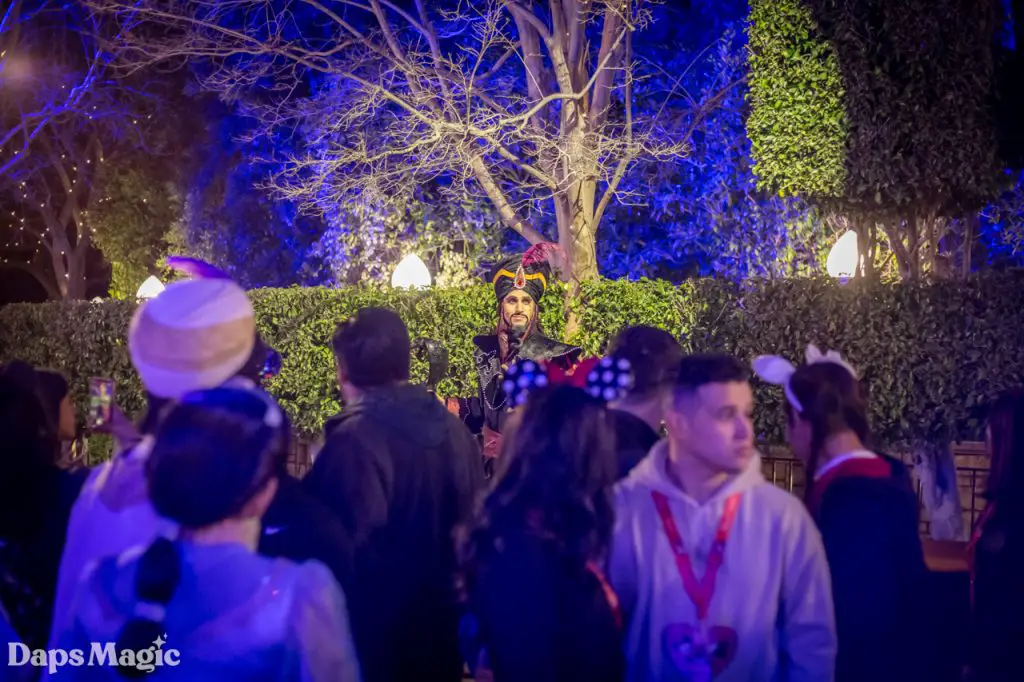 Jafar Makes Dramatic Entrance to Royal Ball at Disneyland After Dark ...