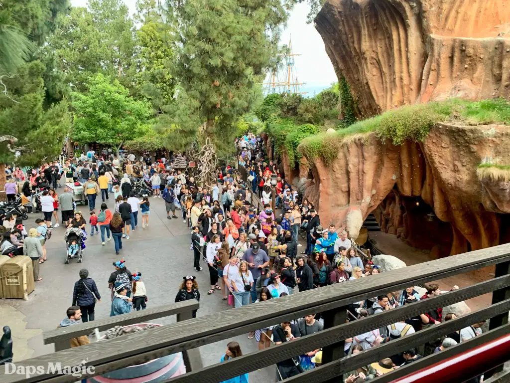 Fans Take Final Splash on Splash Mountain's Final Day at Disneyland