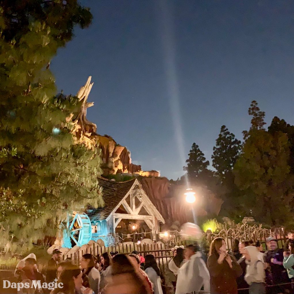Fans Take Final Splash on Splash Mountain's Final Day at Disneyland