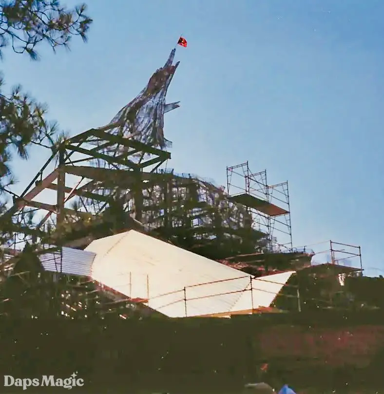Fans Take Final Splash on Splash Mountain's Final Day at Disneyland