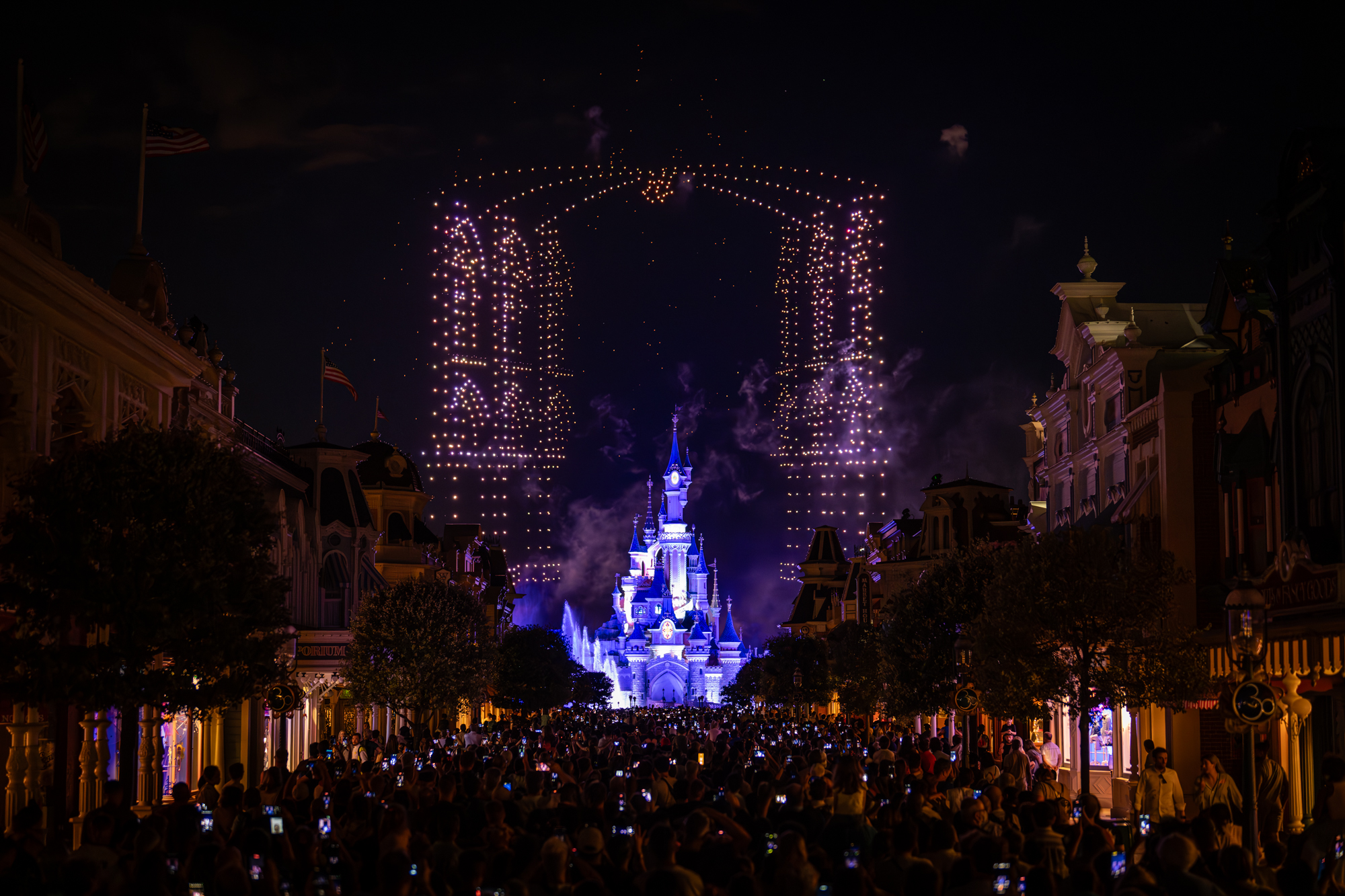 The Skies Over Disneyland Paris Come to Life With Fireworks and 1,495 ...