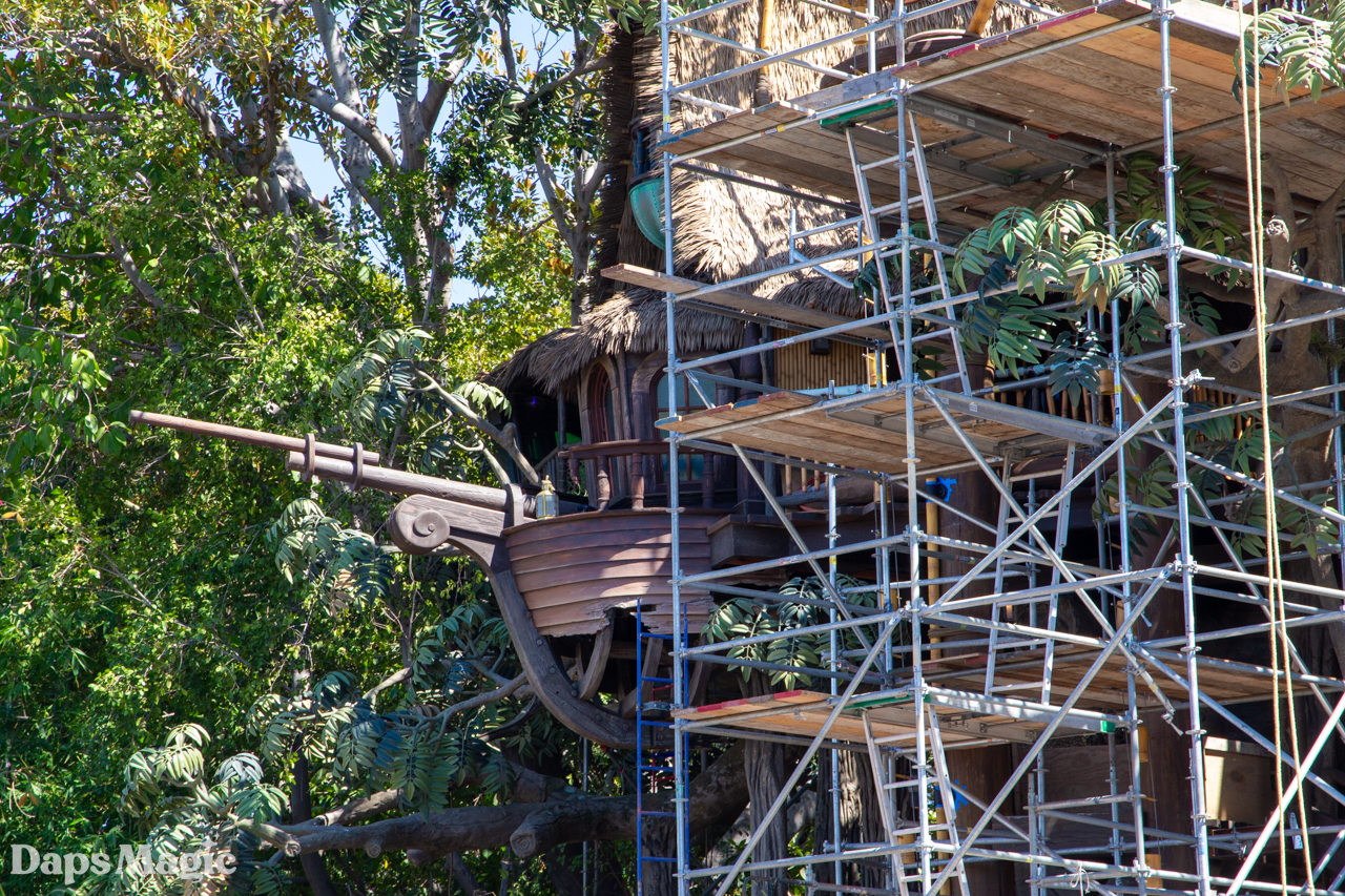 Work Continues on Adventureland Treehouse at Disneyland ~ Daps Magic