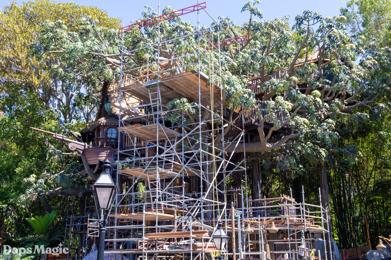Work Continues on Adventureland Treehouse at Disneyland ~ Daps Magic