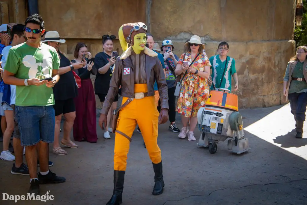 Photos/Video: General Hera Syndulla and Chopper Arrive at Star Wars ...