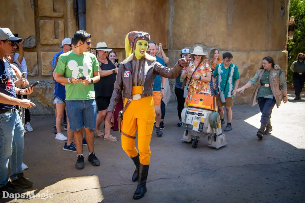 Photos/Video: General Hera Syndulla and Chopper Arrive at Star Wars ...
