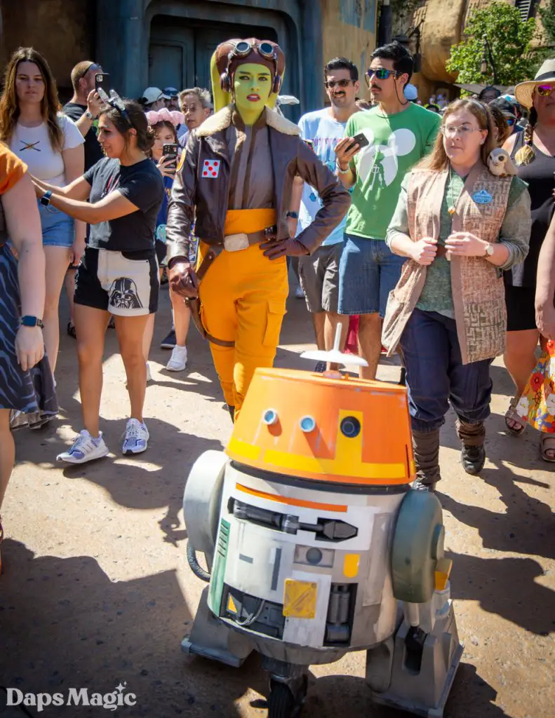 Photos/Video: General Hera Syndulla and Chopper Arrive at Star Wars ...