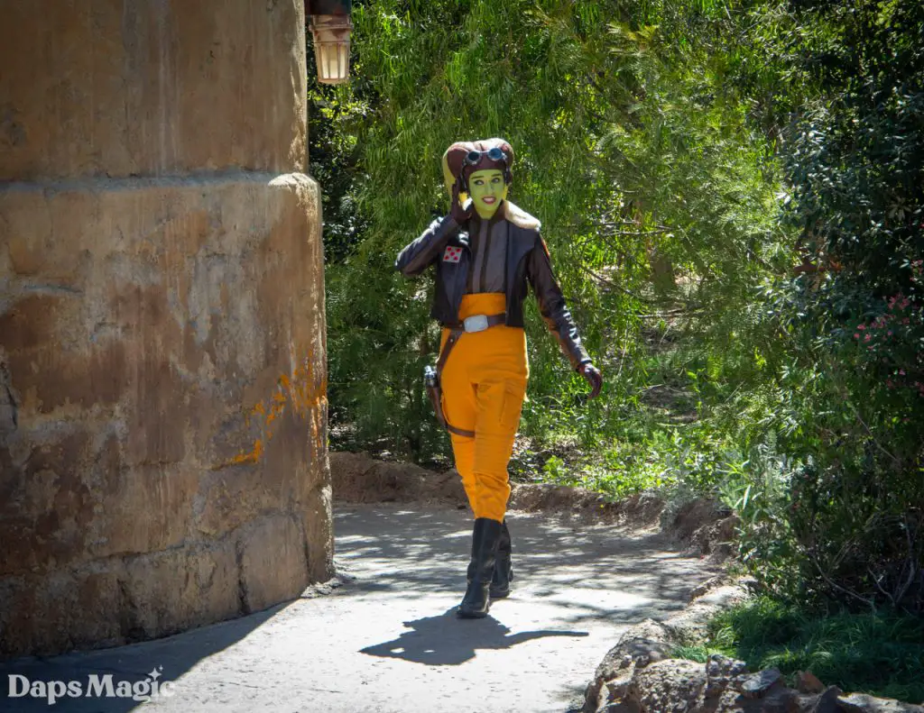 Photos/Video: General Hera Syndulla and Chopper Arrive at Star Wars ...