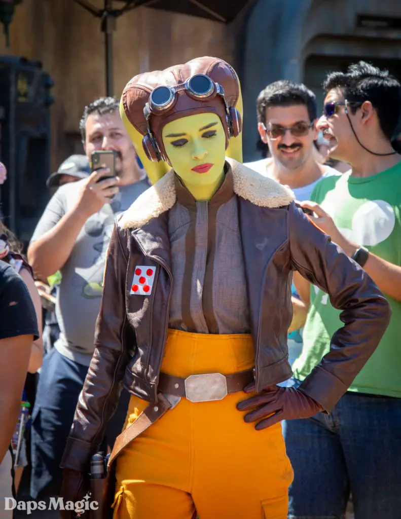 Photos/Video: General Hera Syndulla and Chopper Arrive at Star Wars ...