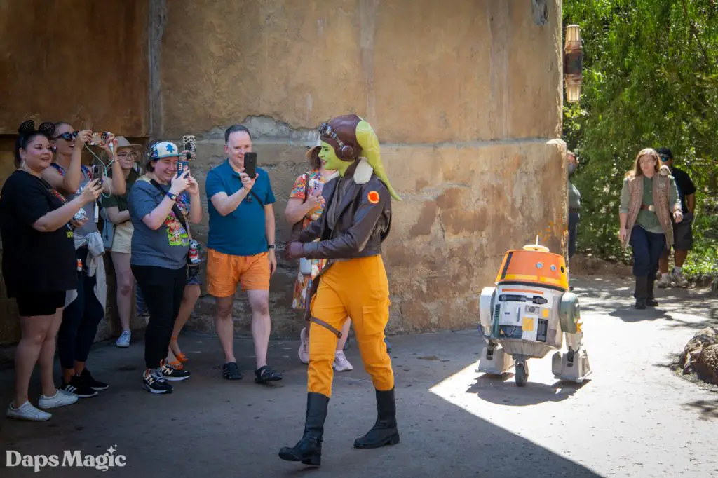 Photos/Video: General Hera Syndulla and Chopper Arrive at Star Wars ...