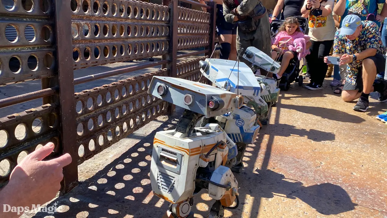 VIDEOS/PHOTOS: New Droids Arrive at Disneyland's Star Wars: Galaxy's Edge