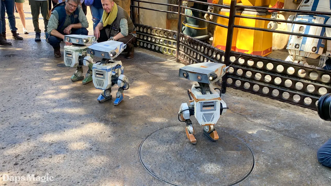 VIDEOS/PHOTOS: New Droids Arrive at Disneyland's Star Wars: Galaxy's Edge