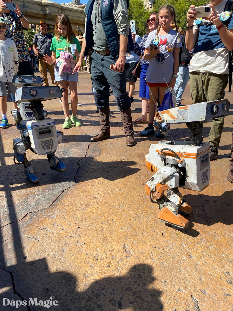 VIDEOS/PHOTOS: New Droids Arrive at Disneyland's Star Wars: Galaxy's Edge