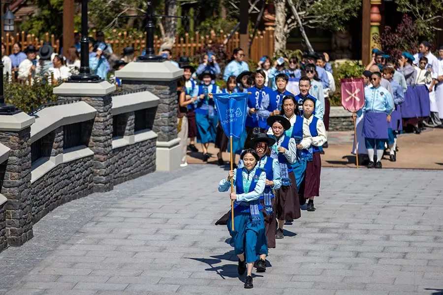 Cast Members Inducted as Citizens of Arendelle at New 'World of Frozen ...