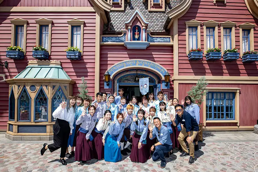 Cast Members Inducted as Citizens of Arendelle at New 'World of Frozen ...