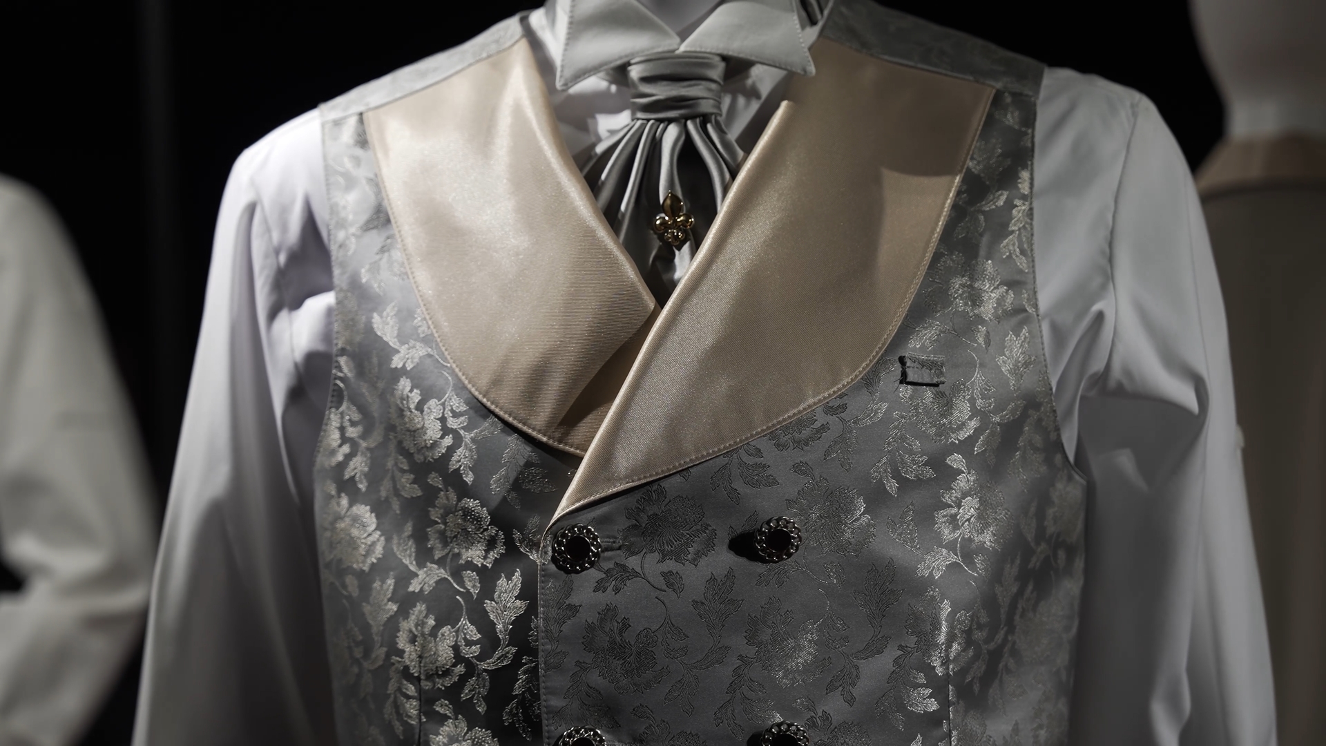 Disneyland Paris Reveals Disneyland Hotel Costumes