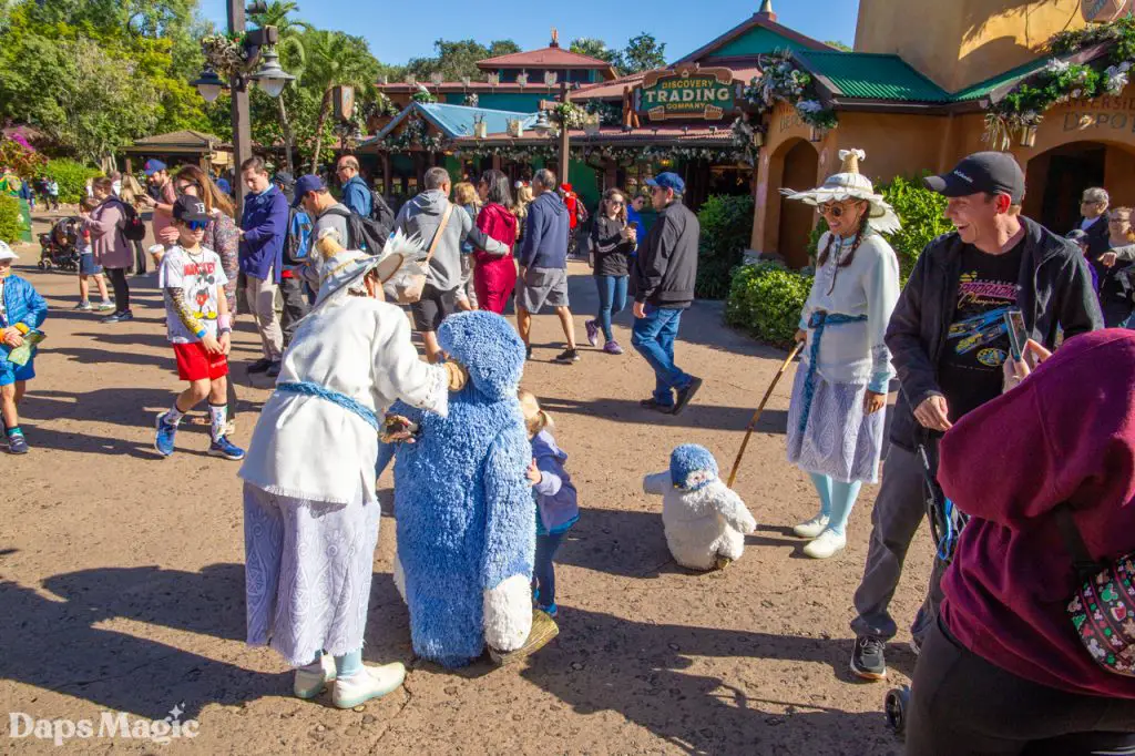 Merry Menagerie Brings Extra Holiday Magic to Disney’s Animal Kingdom