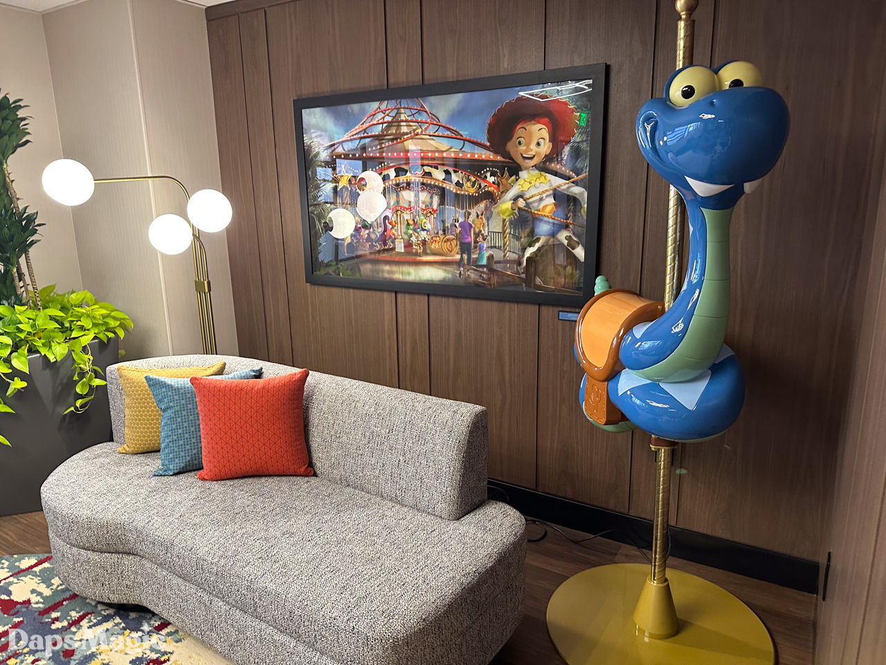 The Transformation of a Hotel - How Disney's Paradise Pier Hotel Became ...