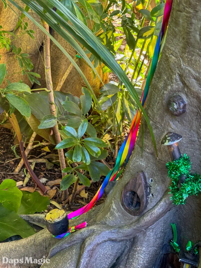 The Little Man of Disneyland Decorates Adventureland Home for St ...