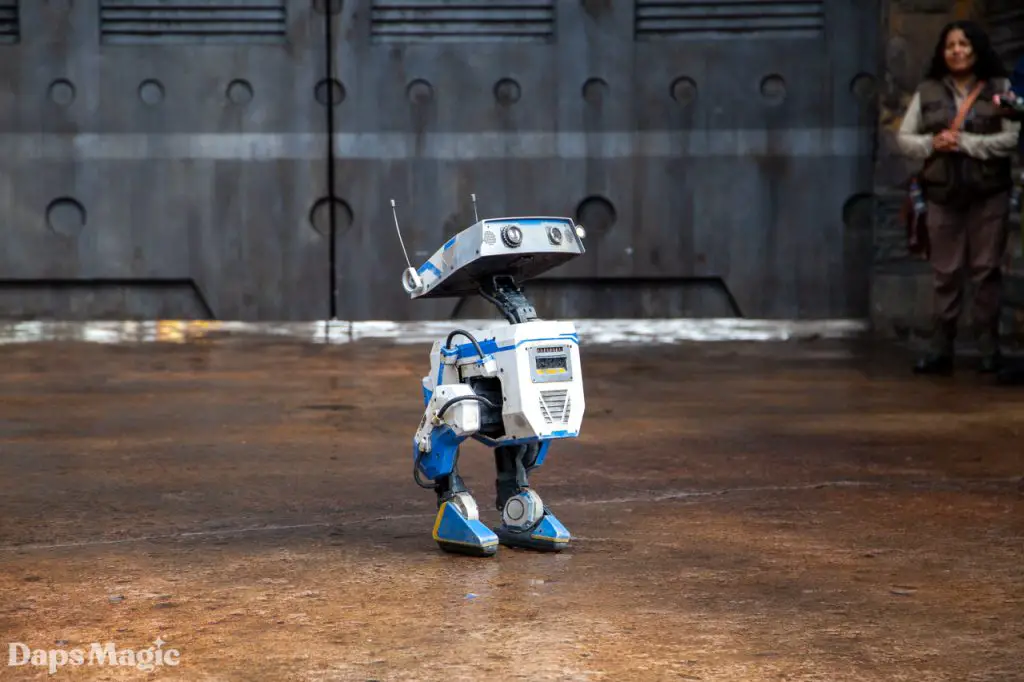VIDEO/PHOTOS: BDX Droids Arrive at Star Wars: Galaxy's Edge at ...