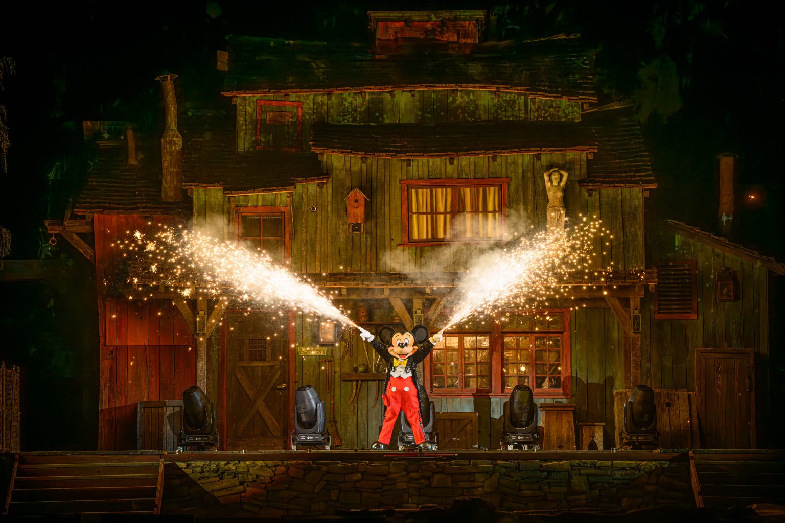 Fantasmic! Returns to Disneyland on Friday - Here's What You Need to Know!