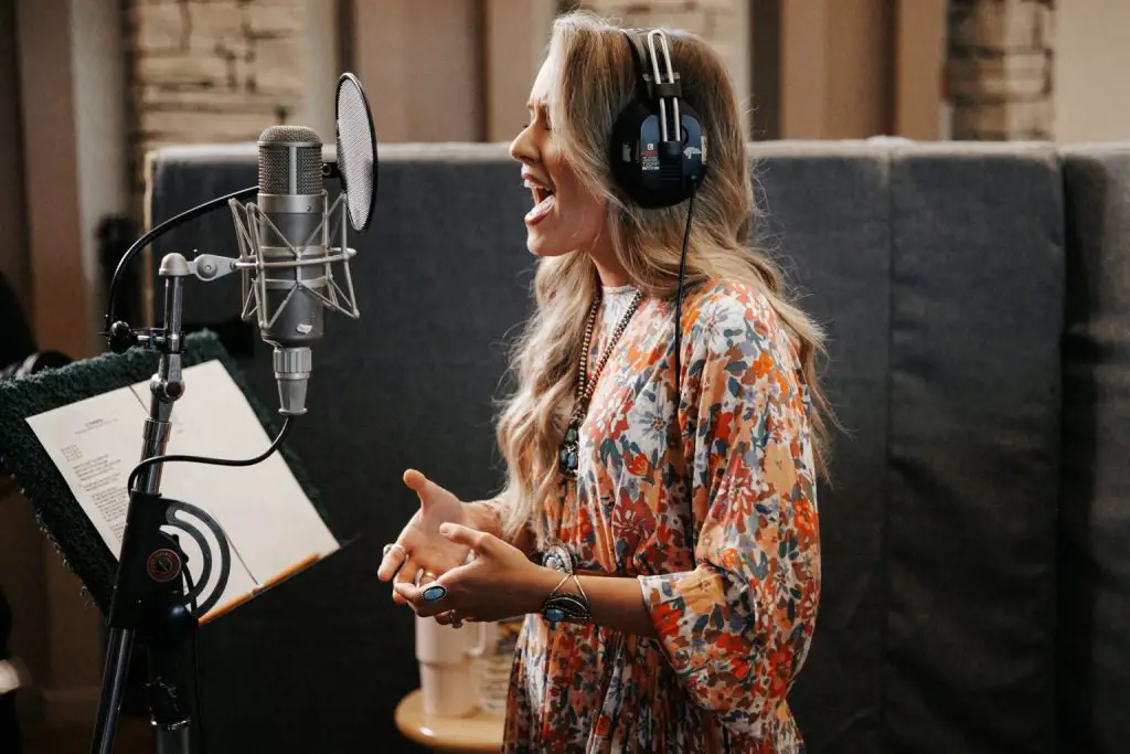 Country Singer and Songwriter Emily Ann Roberts Shares How She Became a ...