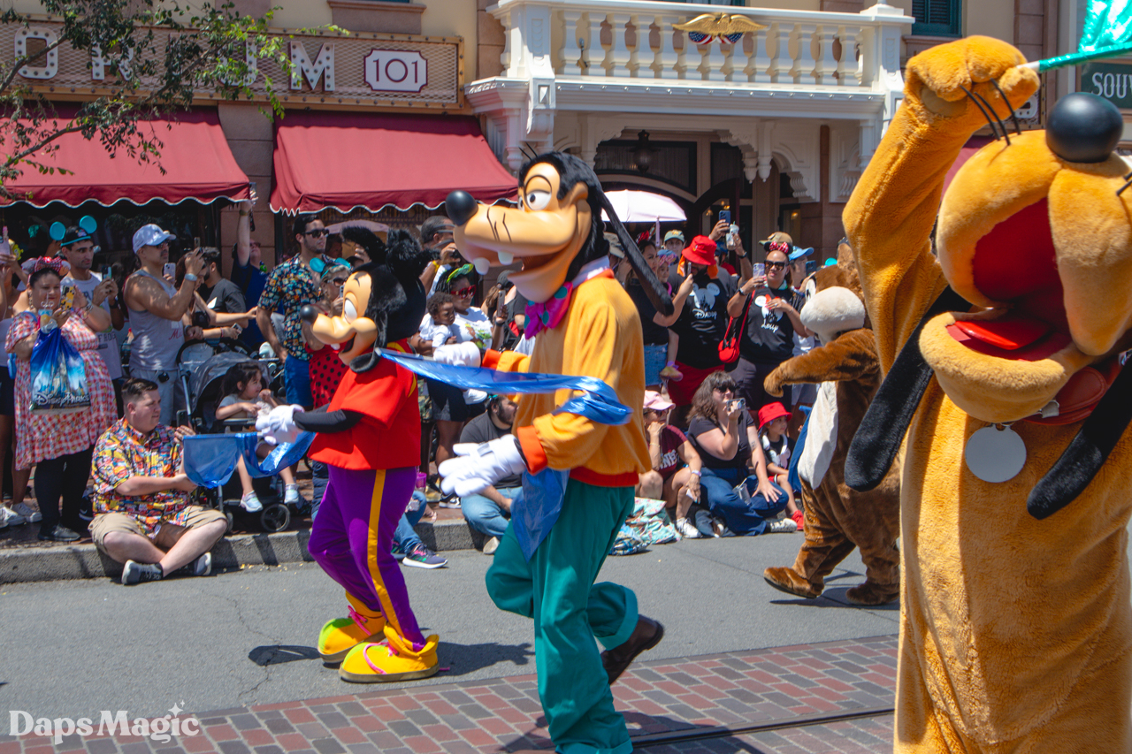 D23 Day at Disneyland Resort Honors Disney Legends with Cavalcade and ...