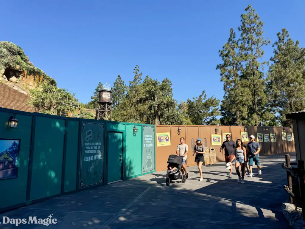 Walkway Between Haunted Mansion and Star Wars: Galaxy's Edge Reopens ...