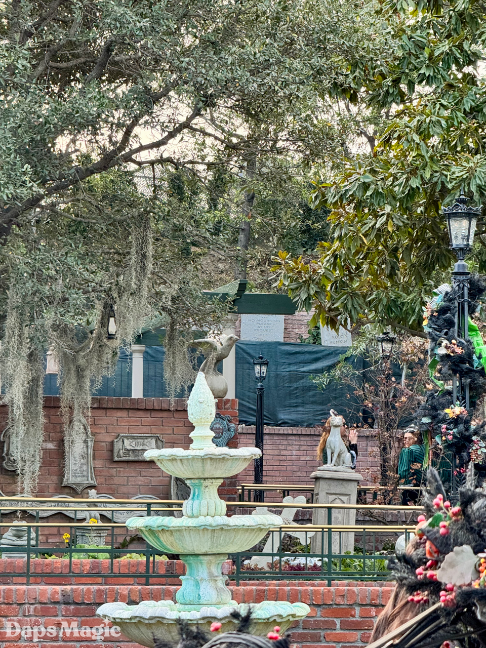 Walls Come Down From Around the Extended Queue of Disneyland's Haunted ...