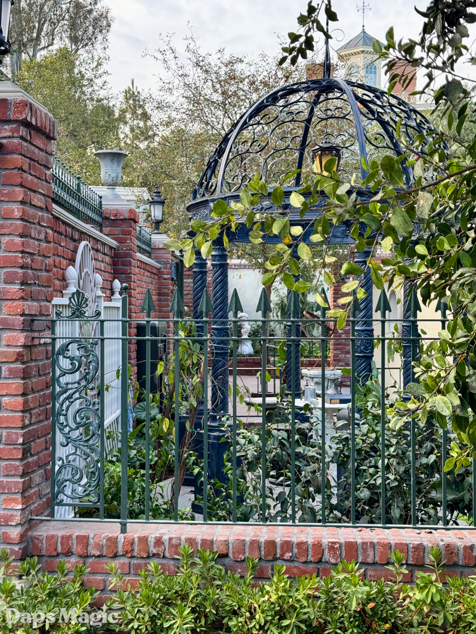Walls Come Down From Around the Extended Queue of Disneyland's Haunted ...