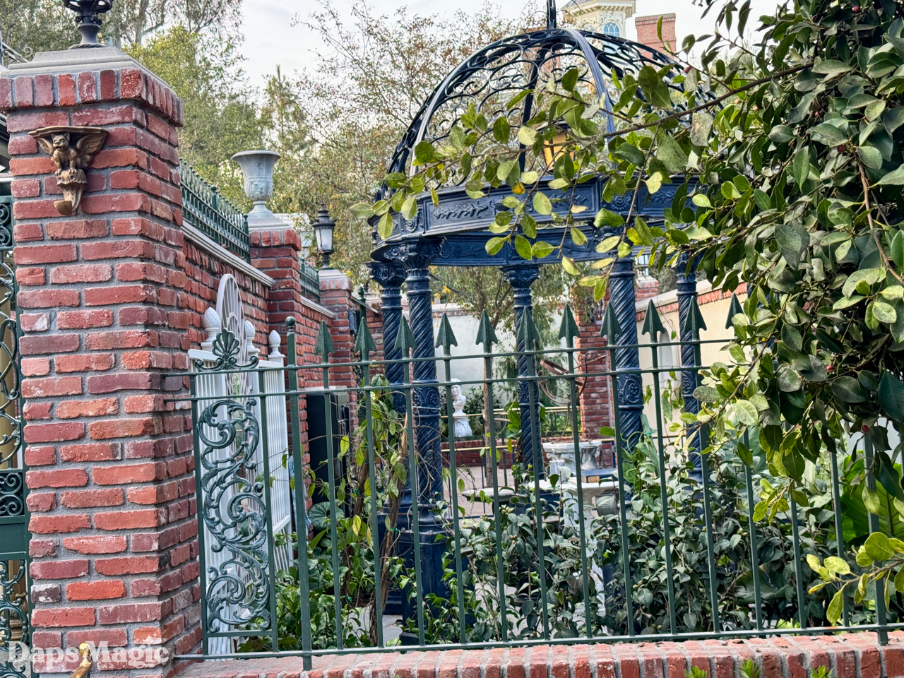 Walls Come Down From Around the Extended Queue of Disneyland's Haunted ...