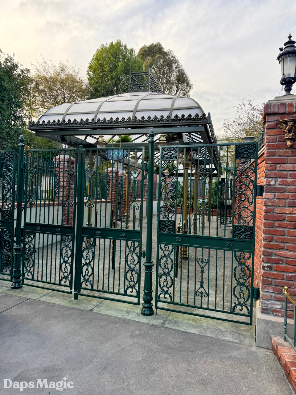 Walls Come Down From Around the Extended Queue of Disneyland's Haunted ...