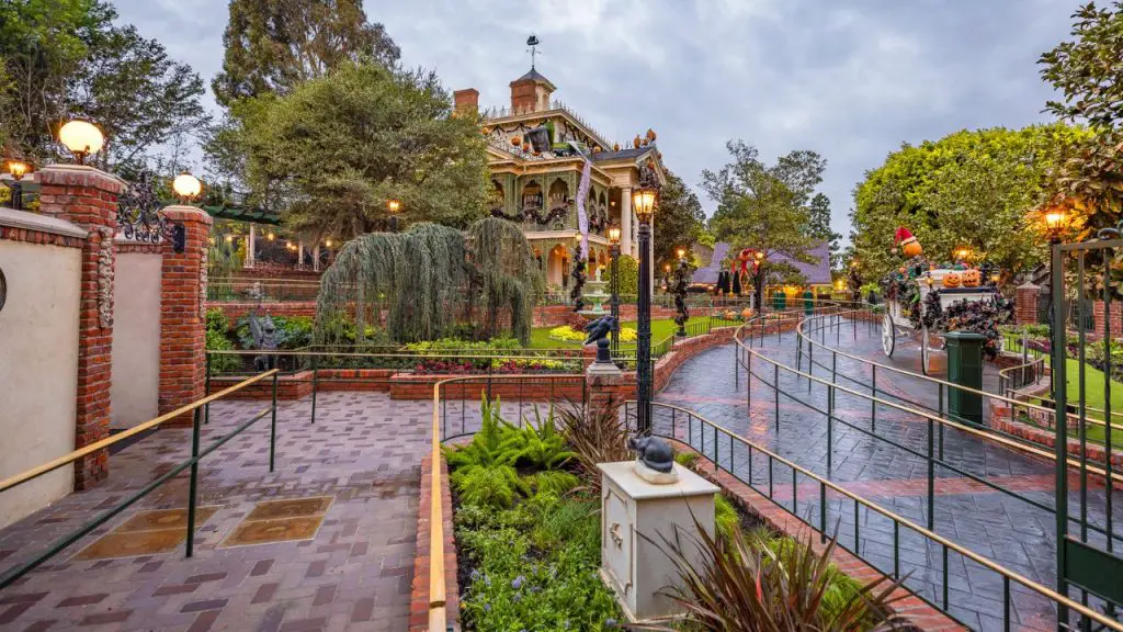 Standby Queue Now Open at Disneyland's Haunted Mansion