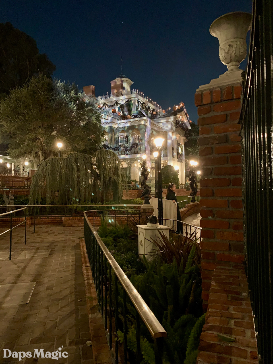 Walls Come Down From Around the Extended Queue of Disneyland's Haunted ...