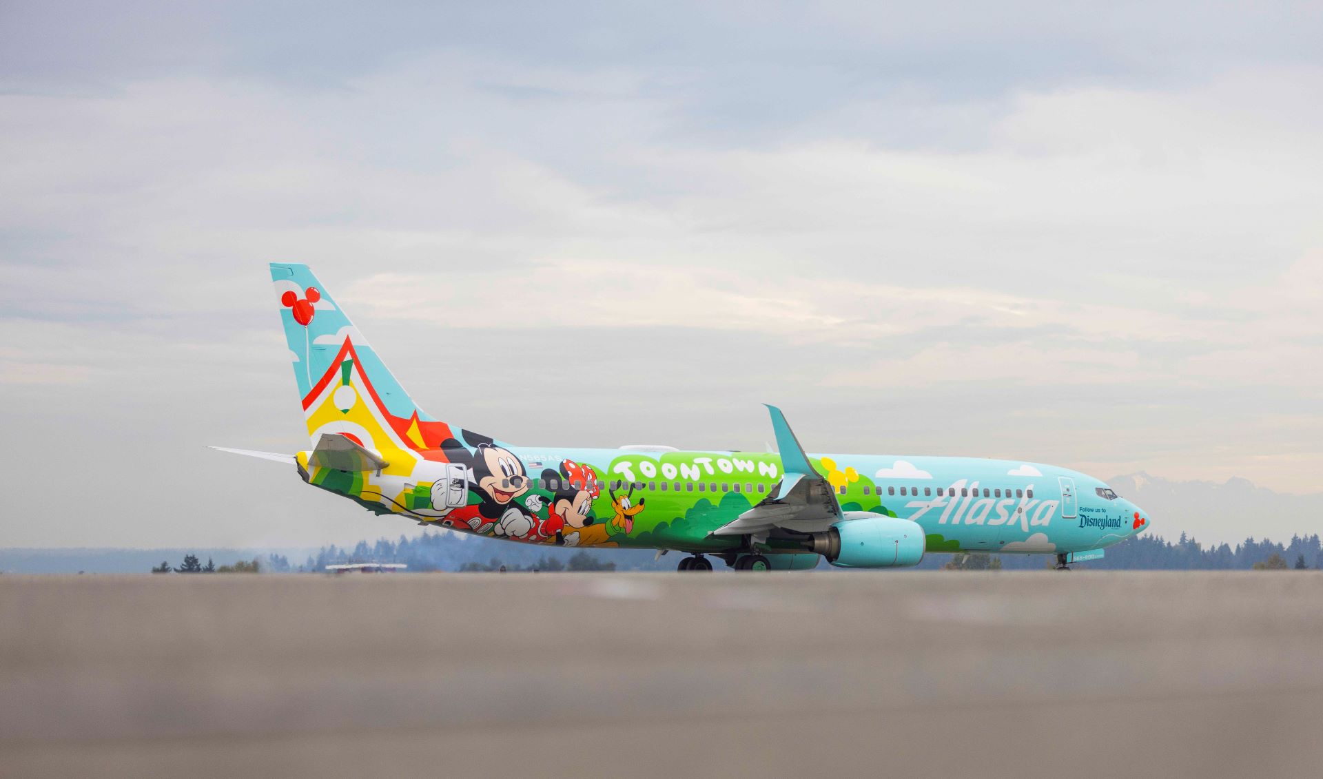 Alaska Airlines Reveals New Disneyland Resort-themed Plane, 'Tiana’s ...