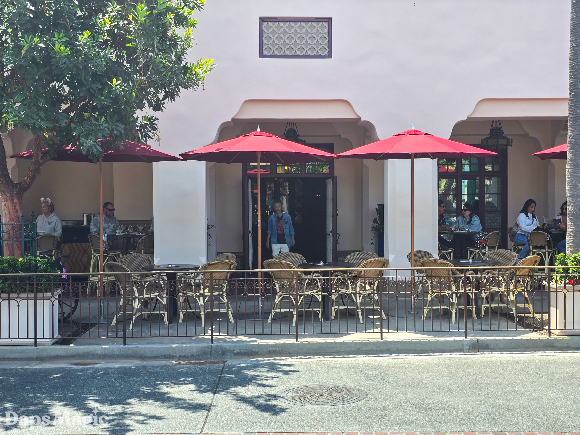 New Fence Appears Around Terrace for Carthay Circle Lounge at Disney ...