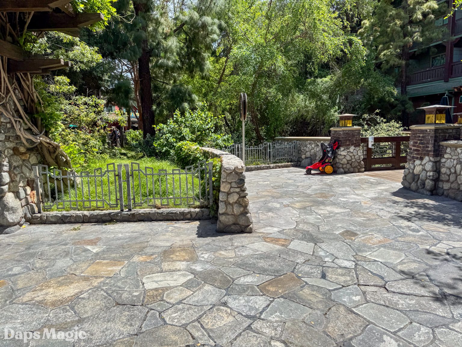 Grand Californian Hotel & Spa Entrance to Disney California Adventure ...