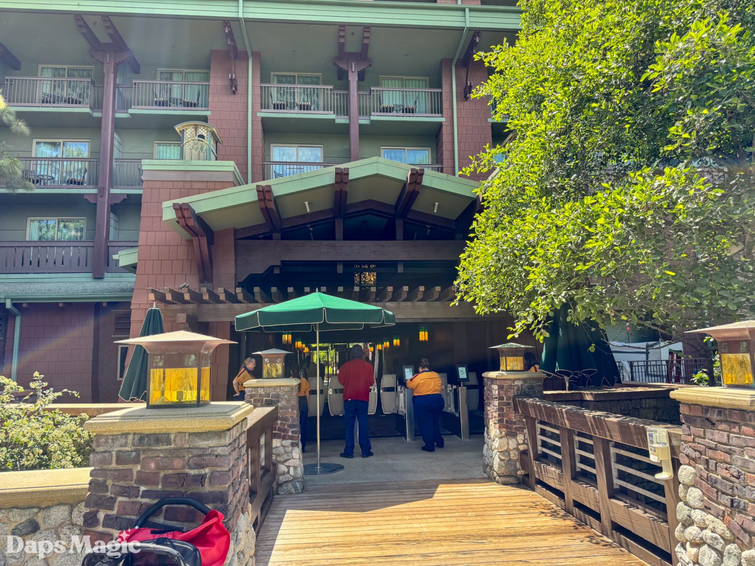 Grand Californian Hotel & Spa Entrance to Disney California Adventure ...