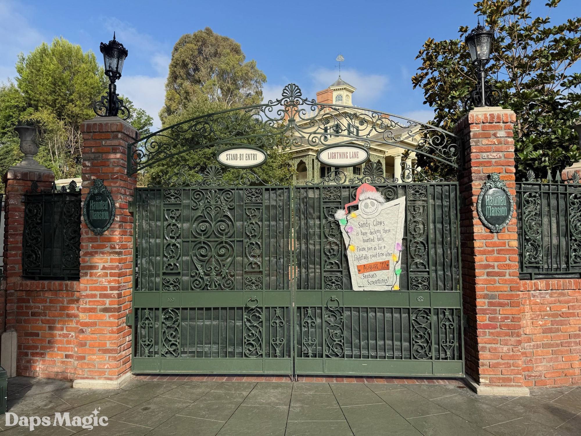 Disneyland's Haunted Mansion Closes for Transformation to Haunted ...
