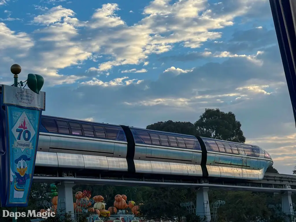 Monorail Blue Returns to Skies Over Disneyland Resort For First Time in ...
