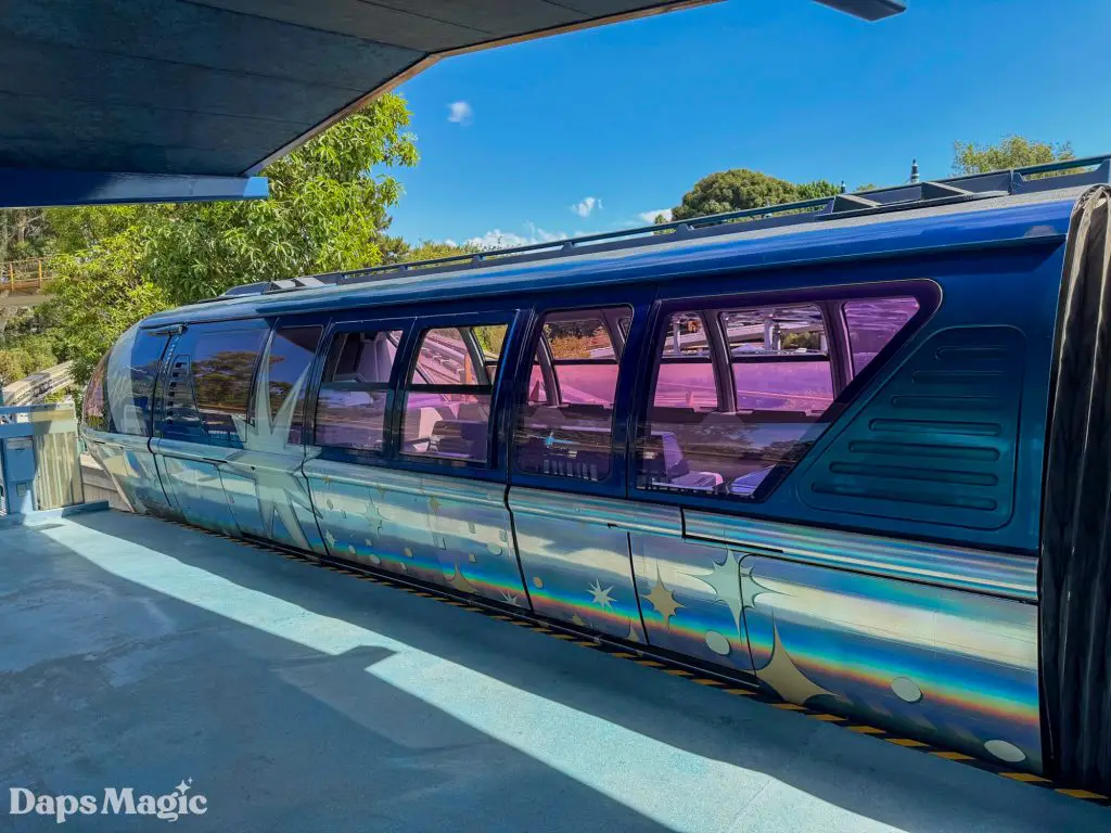 Monorail Blue Returns to Skies Over Disneyland Resort For First Time in ...