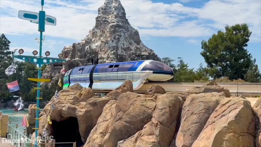 Monorail Blue Returns to Skies Over Disneyland Resort For First Time in ...