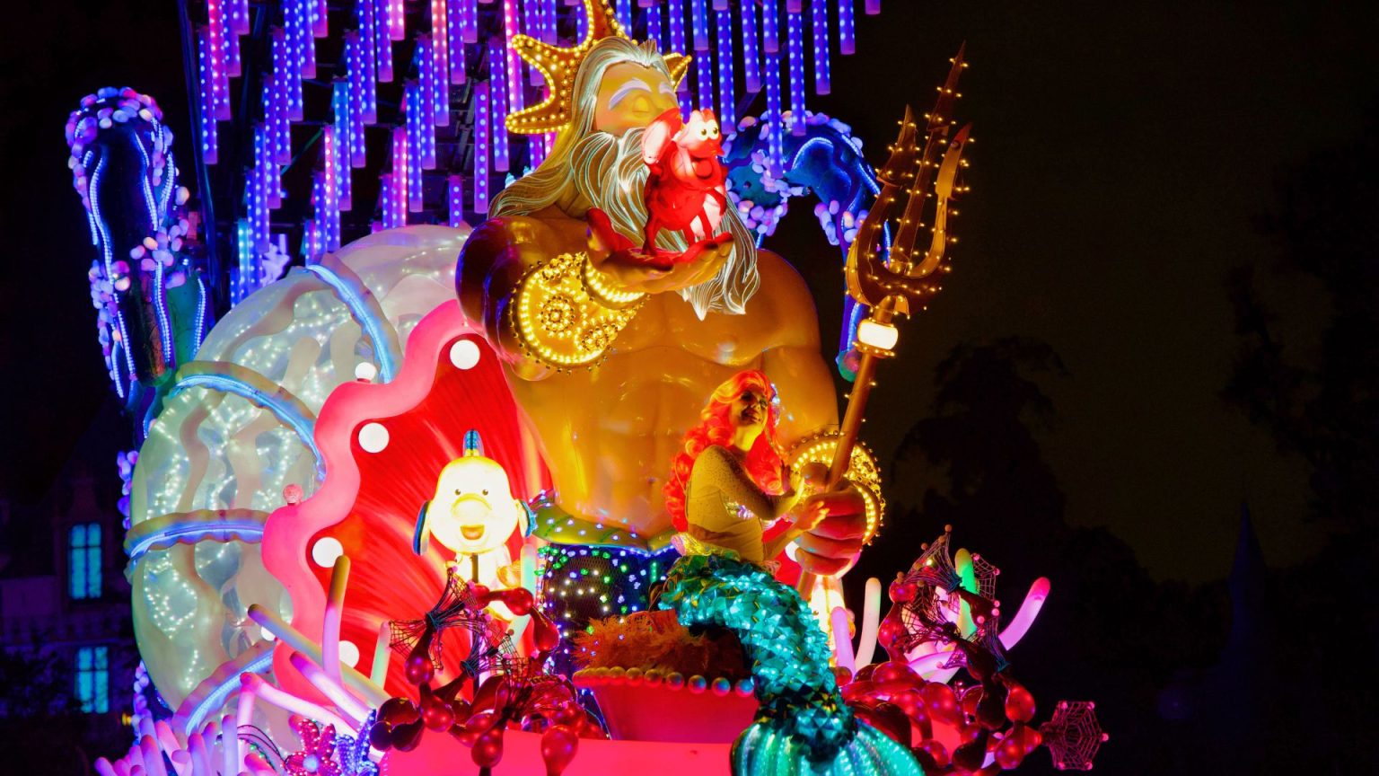 The Little Mermaid Float Smokes During Disney's Paint the Night Parade ...