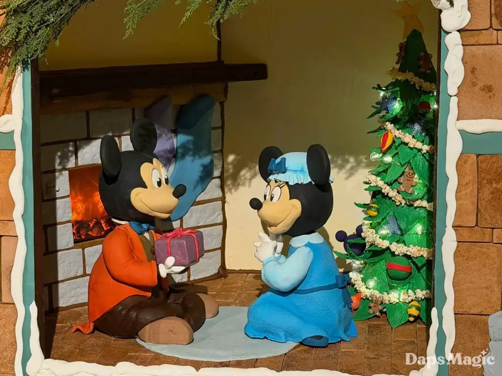 New Gingerbread House at Disney's Grand Californian Hotel & Spa ...
