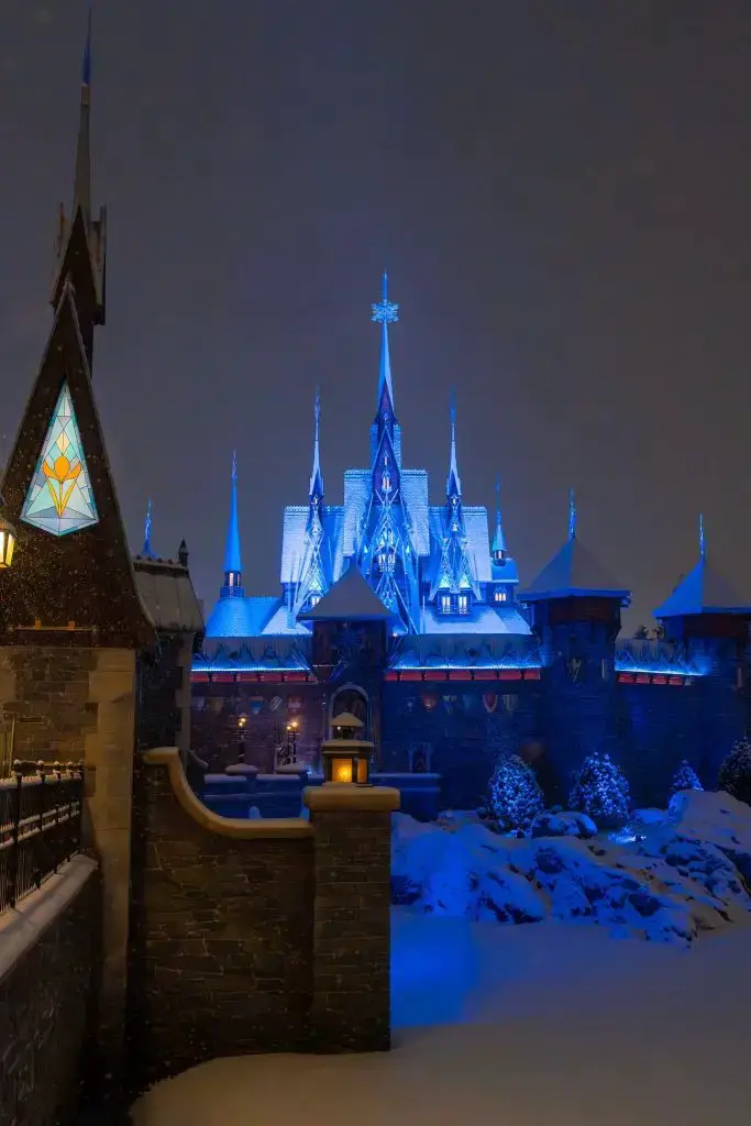 Snow Falls on World of Frozen at Disneyland Paris